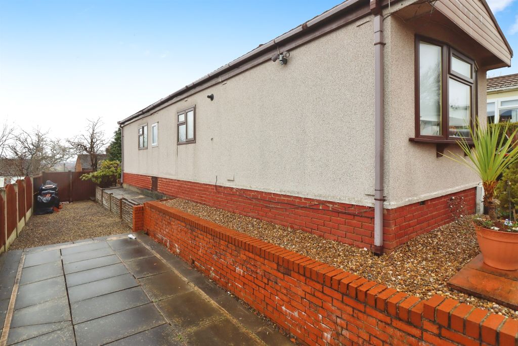 Poplar Drive, New Tupton, Chesterfield S42, 2 bed mobile/park home for ...