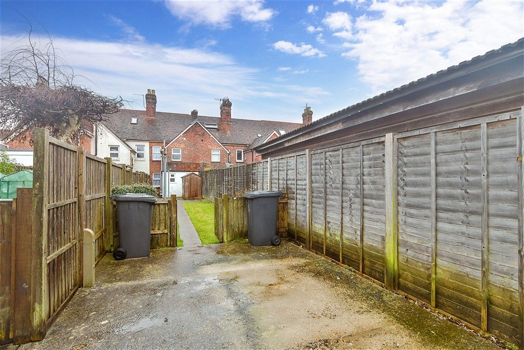 Framfield Road, Uckfield, East Sussex TN22, 2 bed terraced house for ...