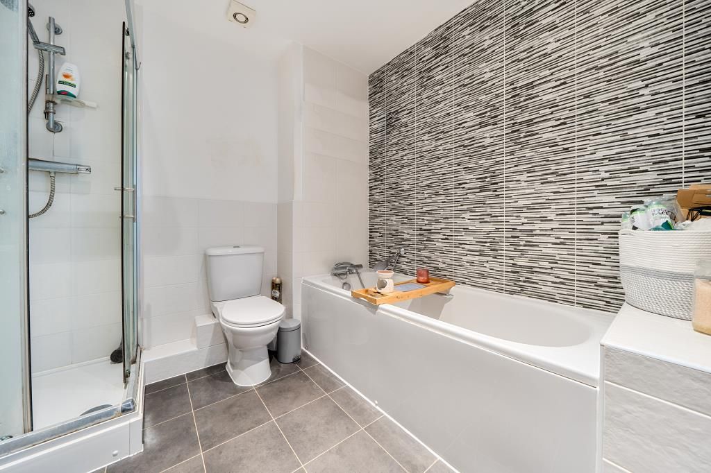 High Wycombe, Buckinghamshire HP13, 2 bed flat for sale, £250,000 ...
