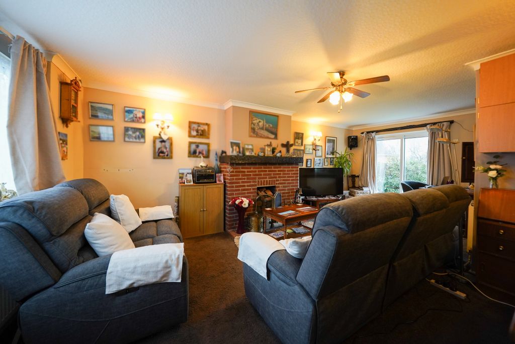 Rutland Drive, Thurmaston, Leicester, Leicestershire LE4, 3 bed semi ...