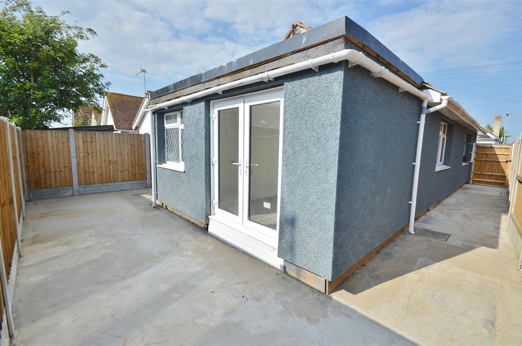 Flowers Way, Jaywick CO15, 4 bed detached bungalow for sale, £175,000 ...