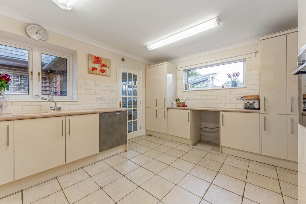 Earnley Manor Close, Earnley, West Sussex PO20, 4 bed detached bungalow ...