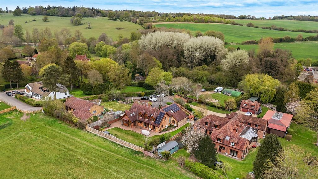 Potten End Hill, Water End HP1, 5 bed detached house for sale, £ ...