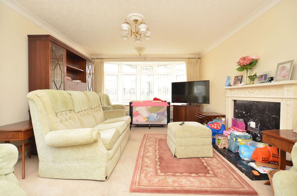 Hall Lane, South Wootton PE30, 2 bed bungalow for sale, £299,995 ...