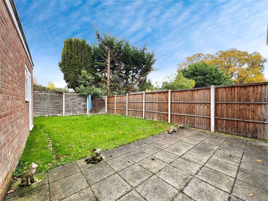 Swiss Cottage Close, Tilehurst, Reading RG31, 3 bed semi-detached house ...