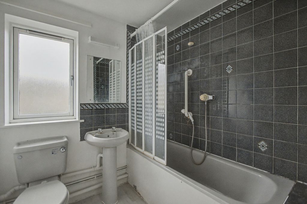 Pear Road, London E11, 1 bed flat for sale, £180,000 | PrimeLocation