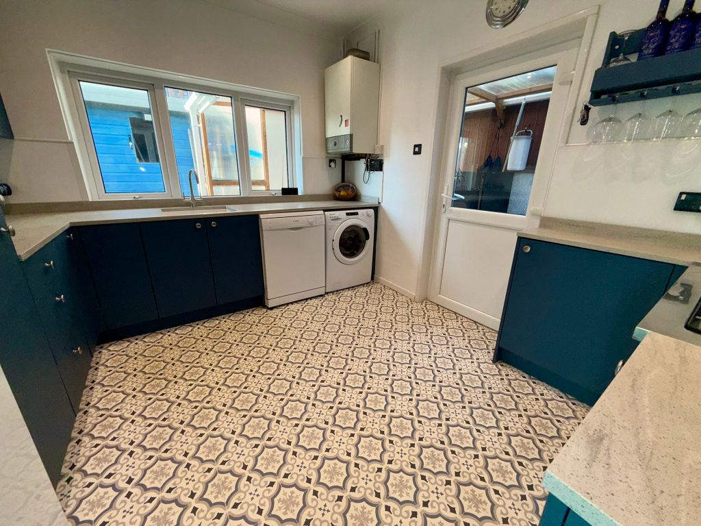 Padarn Crescent, Aberystwyth SY23, 3 bed detached bungalow for sale, £ ...