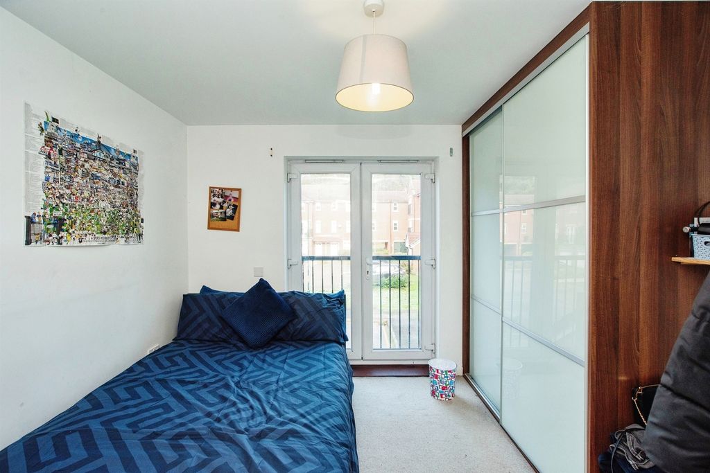 Walton Road, Bushey WD23, 2 bed flat for sale, £320,000 | PrimeLocation
