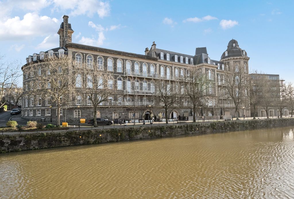 Guinea Street, Bristol, Somerset BS1, 2 bed flat for sale, £420,000 ...