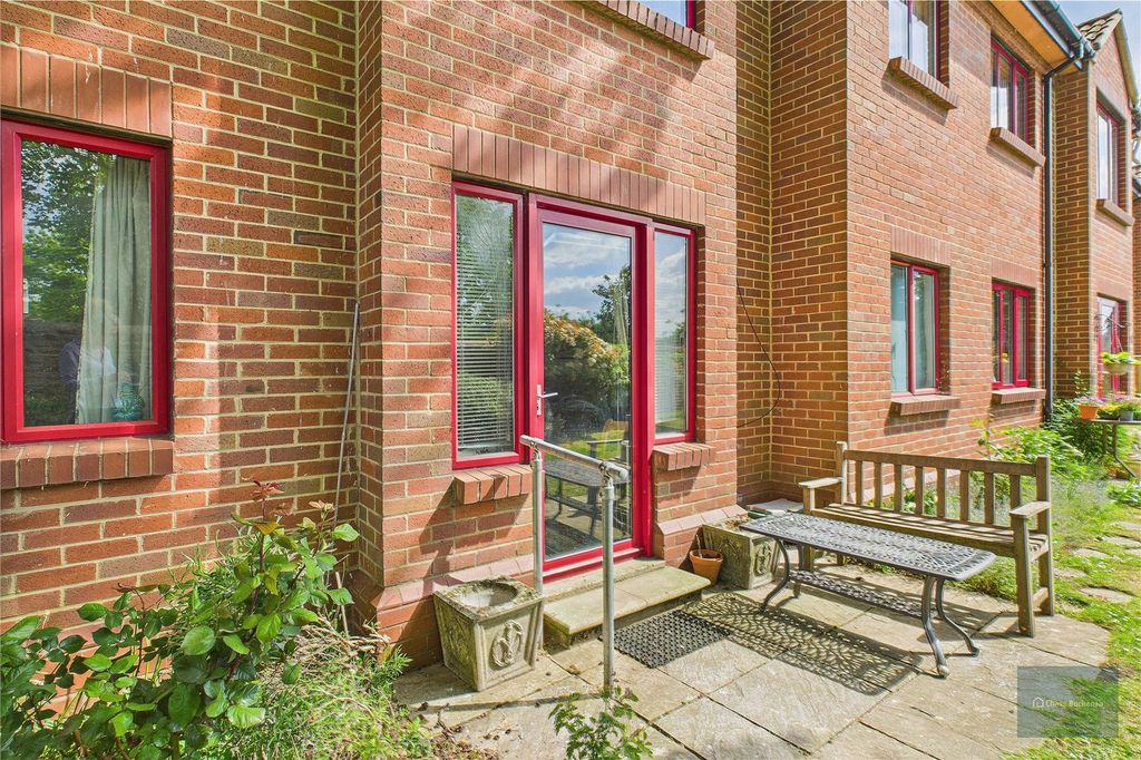 Crown House, Melksham SN12, 2 bed flat for sale, £125,000 | PrimeLocation