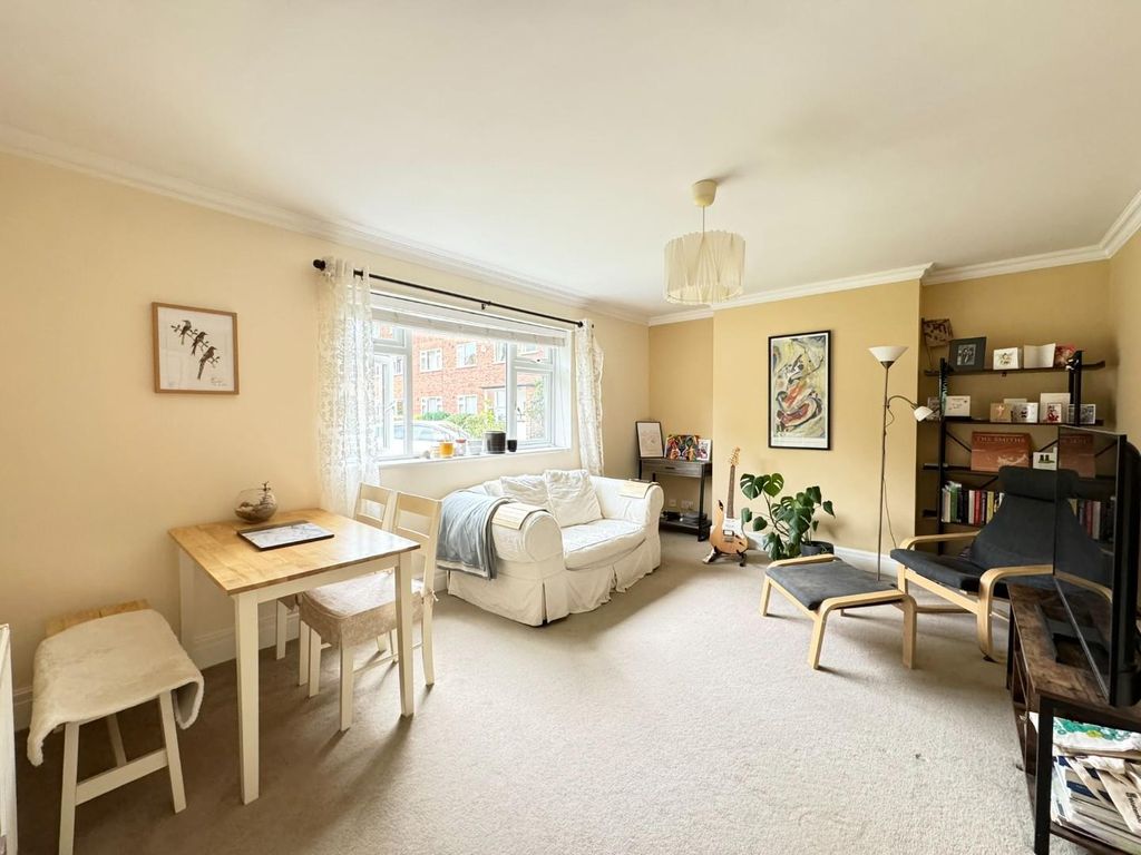 Woodlawn Court Whalley Range M16 2 Bed Flat For Sale 225 000 Woodlawn Court Whalley Range M16 2 Bed Flat For Sale 225 000