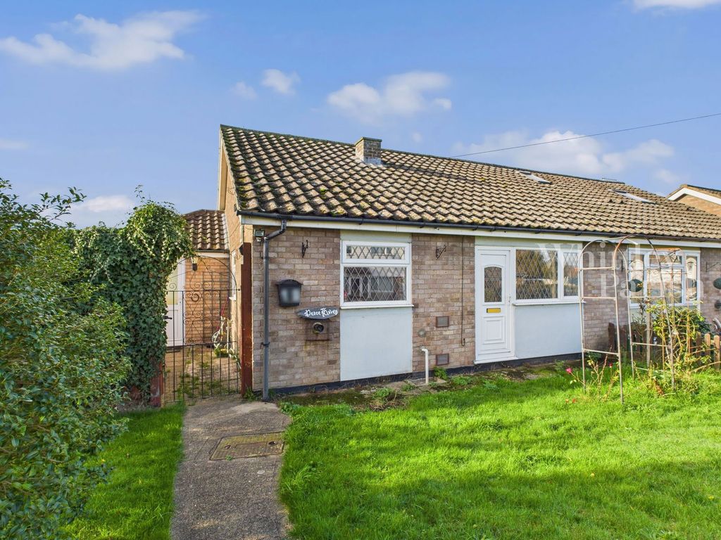 Chestnut Road, Dickleburgh IP21, 2 bed semi-detached bungalow for sale ...
