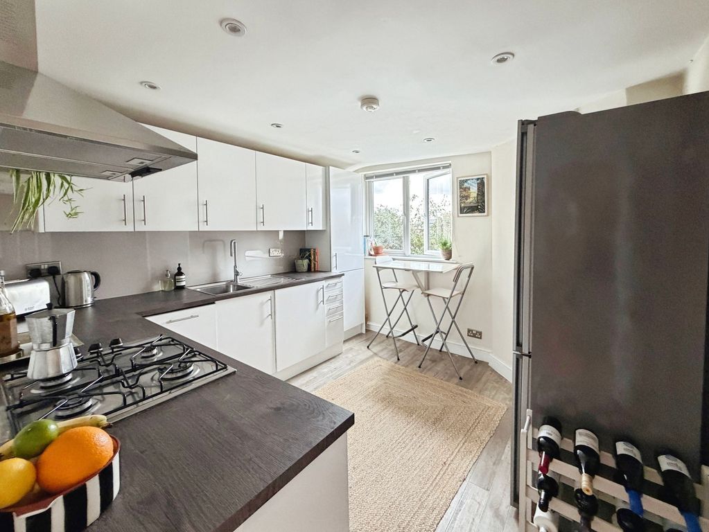Glengall Road, London SE15, 2 bed flat for sale, £475,000 | PrimeLocation