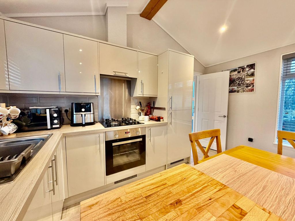 New Road, Featherstone, Wolverhampton WV10, 2 bed mobile/park home for ...