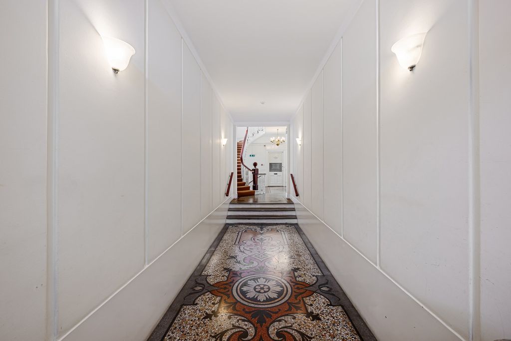 Southampton Row, London WC1B, 2 bed flat for sale, £1,250,000 ...