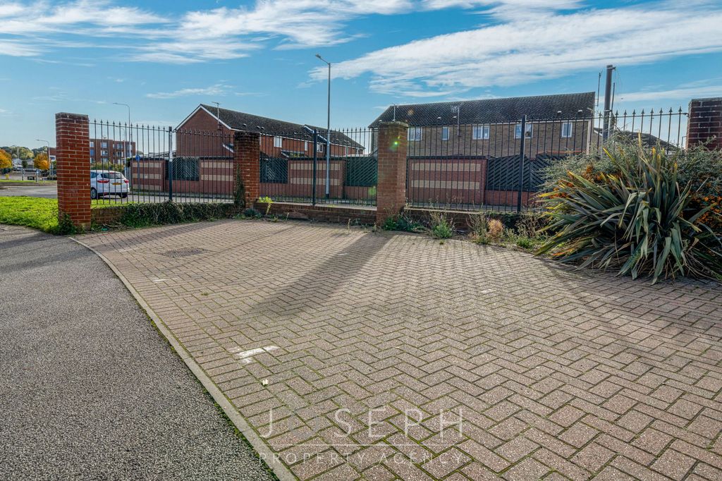 Brickfield Close, Ipswich IP2, 2 bed flat for sale, £130,000 ...