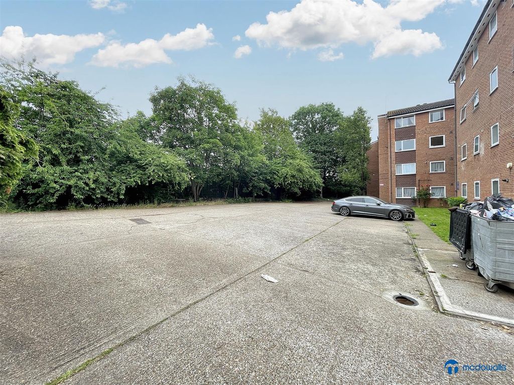 Gurney Close, Barking IG11, 1 bed flat for sale, £200,000 | PrimeLocation