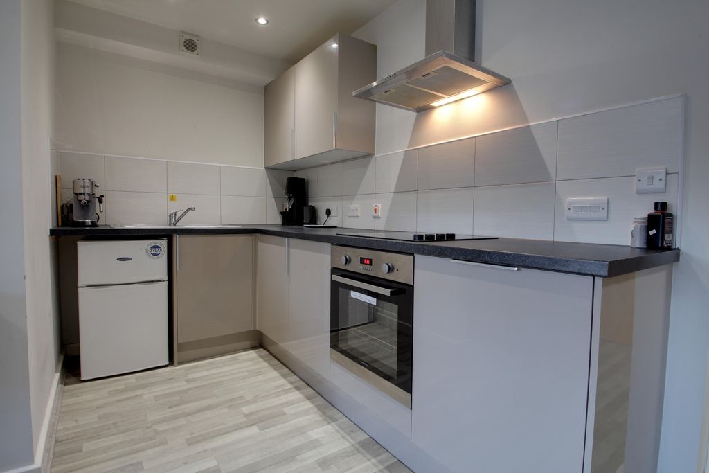 38 Trinity Hall Holborn Approach, Leeds LS6, 1 bed flat for sale, £ ...