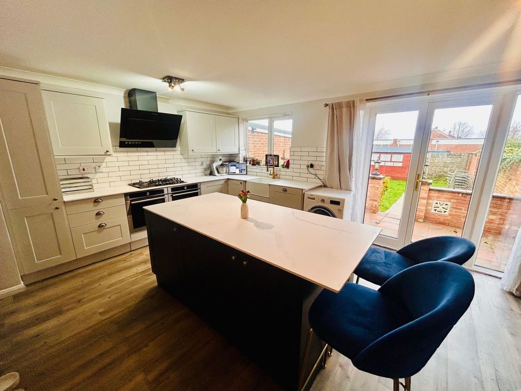 Imperial Drive, Gravesend DA12, 3 bed semi-detached house for sale, £ ...