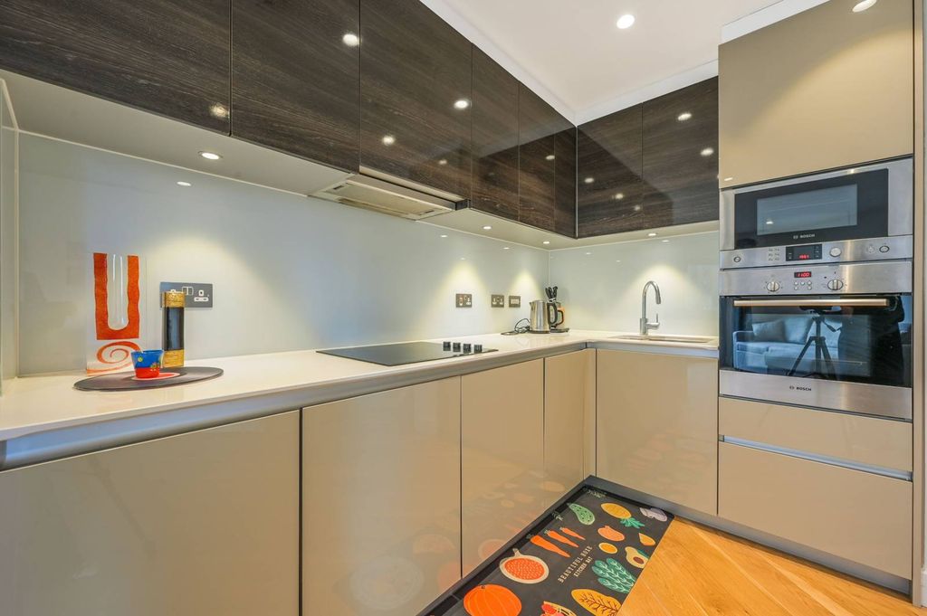 Rathbone Market, Canning Town, London E16, 1 bed flat for sale, £ ...