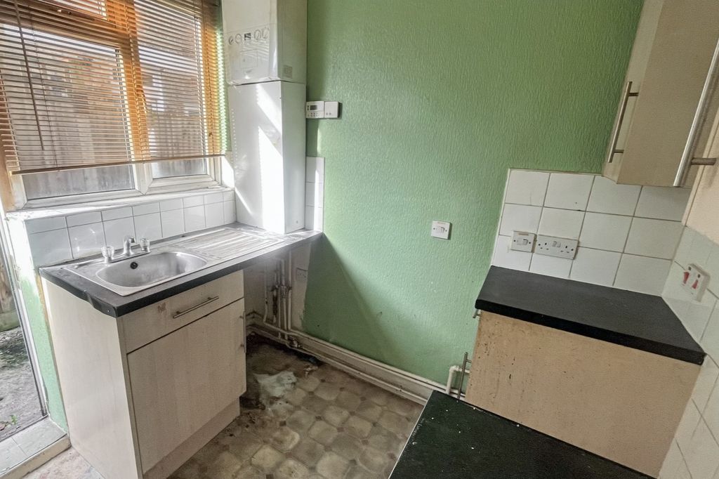 Azof Street, London SE10, 2 bed flat for sale, £300,000 | PrimeLocation