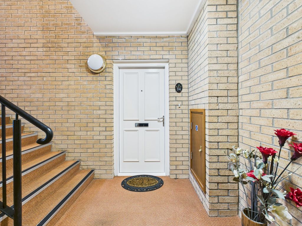 Kildare Place, Newmains ML2, 2 bed flat for sale, £115,000 | PrimeLocation