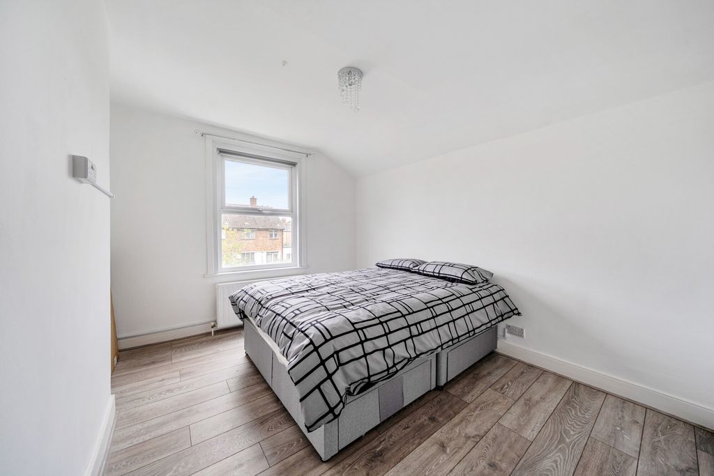 Brownhill Road, Catford, London SE6, 2 bed flat for sale, £325,000 ...