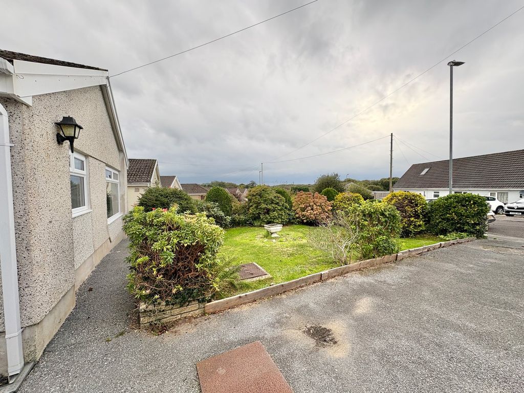 Grove Hill Park, Gorslas, Llanelli SA14, 3 bed bungalow for sale, £ ...