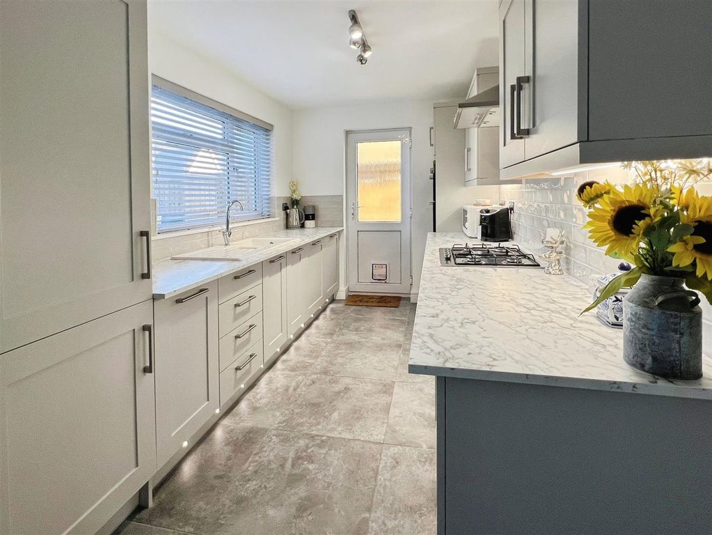 Kerry Close, Derry Hill, Calne SN11, 3 bed semi-detached house for sale ...