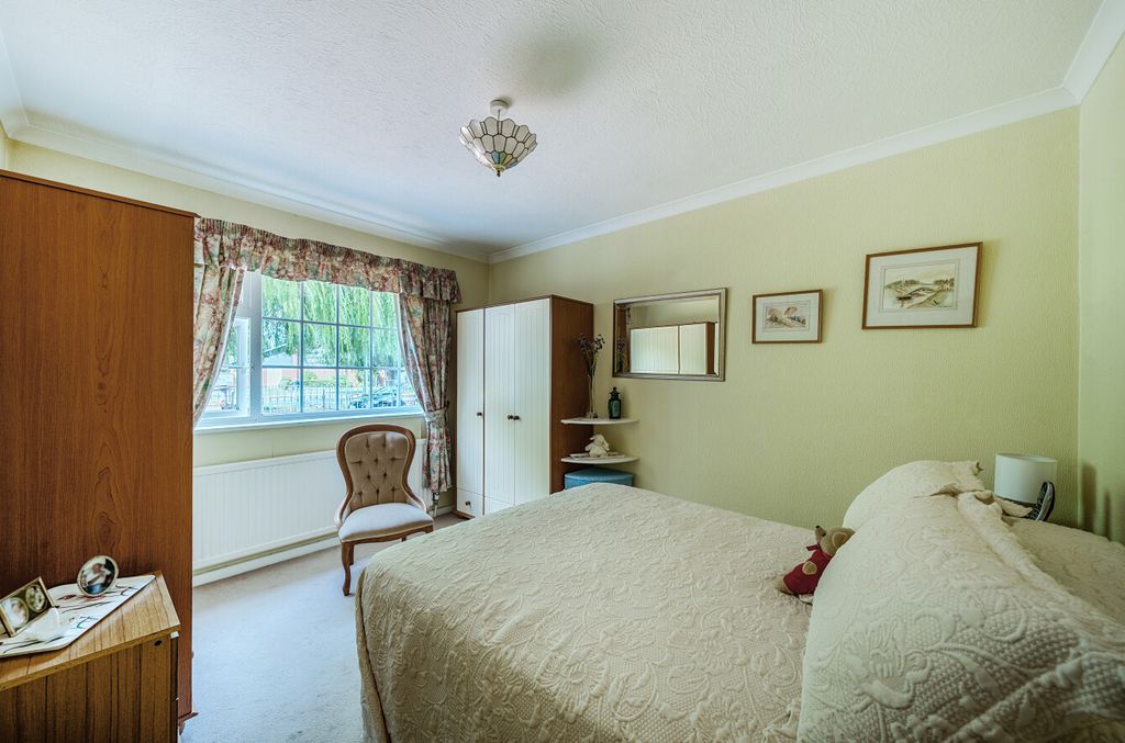 Devizes Road, Wroughton, Swindon SN4, 2 bed semi-detached bungalow for ...