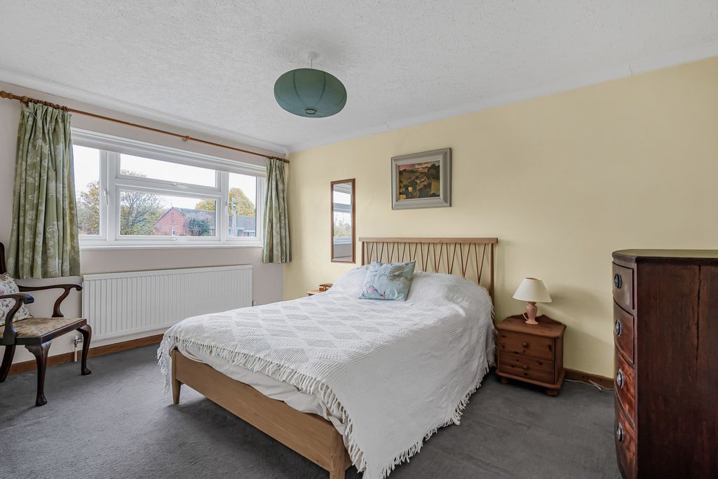 High Street, Chalgrove OX44, 3 bed semi-detached house for sale, £ ...