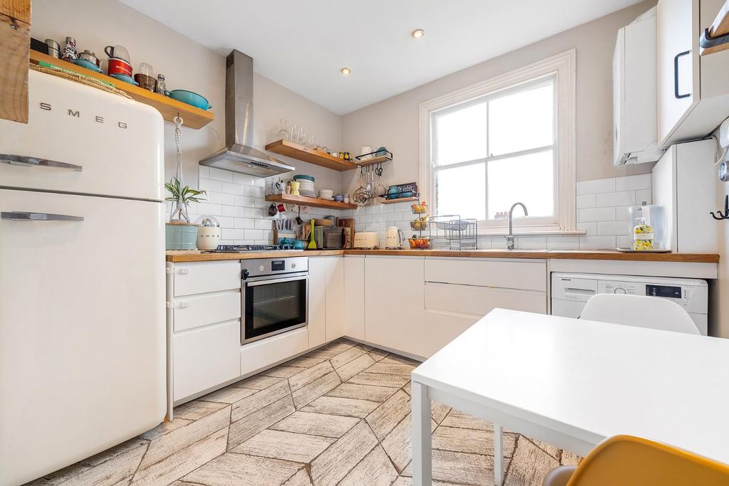 Dulwich Road SE24, 2 bed flat for sale, £650,000 | PrimeLocation