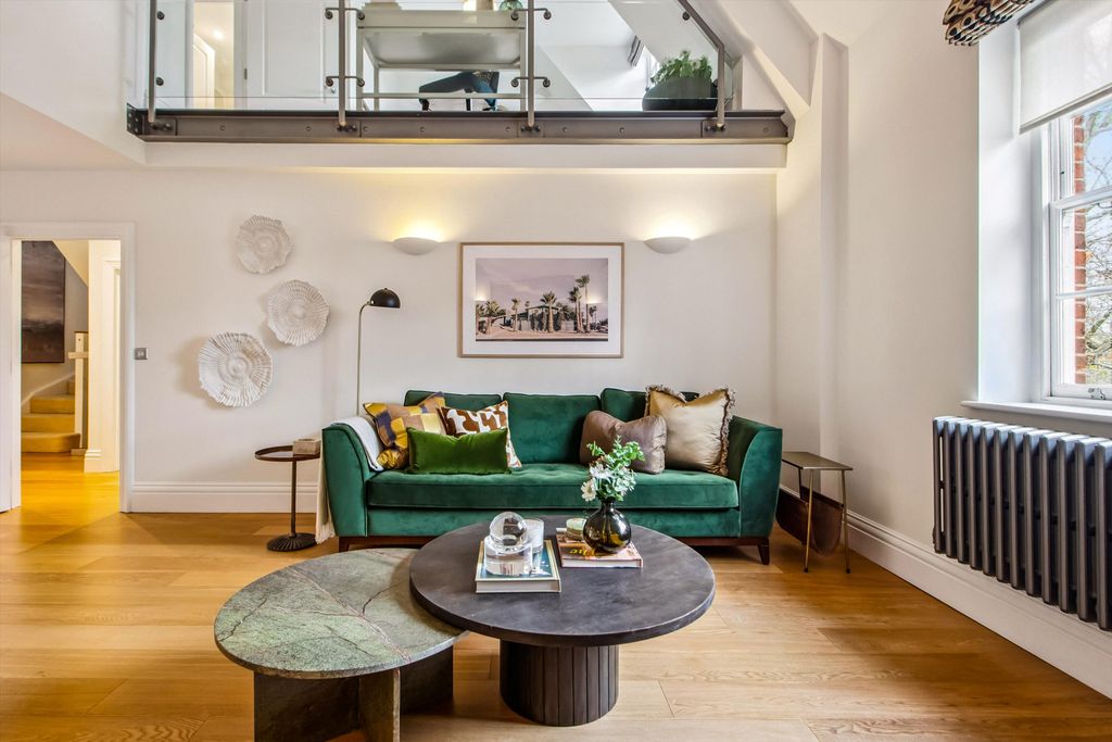 Searle House, London SW11, 2 bed flat for sale, £1,000,000 | PrimeLocation