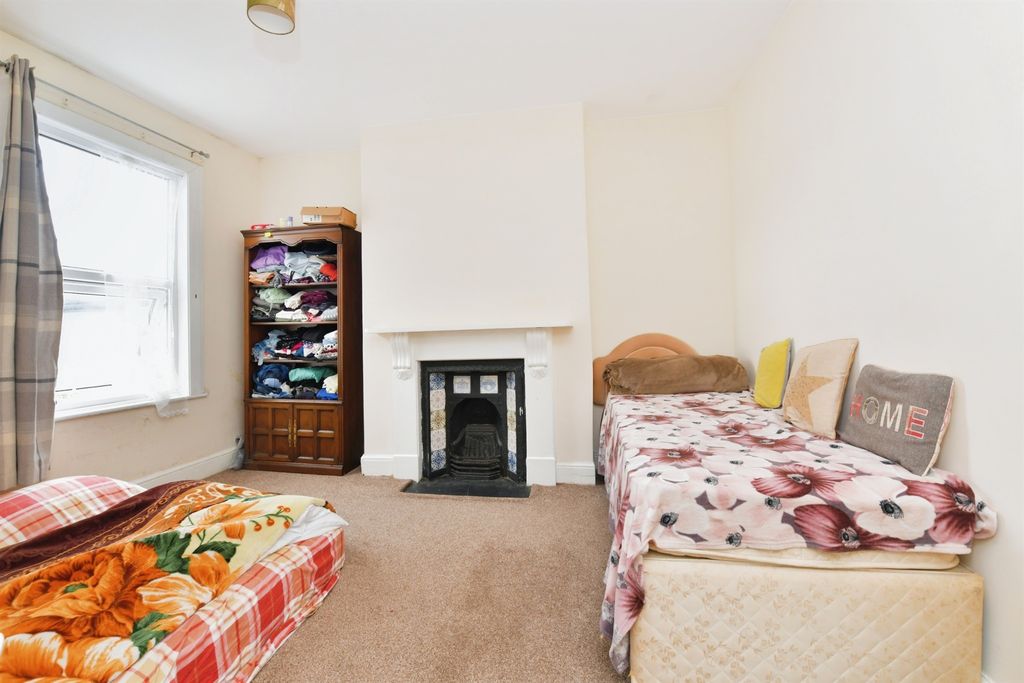 Wolseley Road, Plymouth PL5, 2 bed flat for sale, £55,000 | PrimeLocation