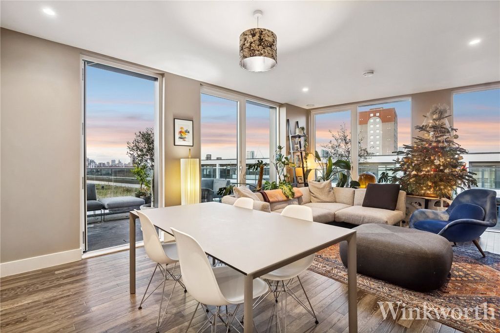 Moulding Lane, London SE14, 3 bed flat for sale, £675,000 | PrimeLocation