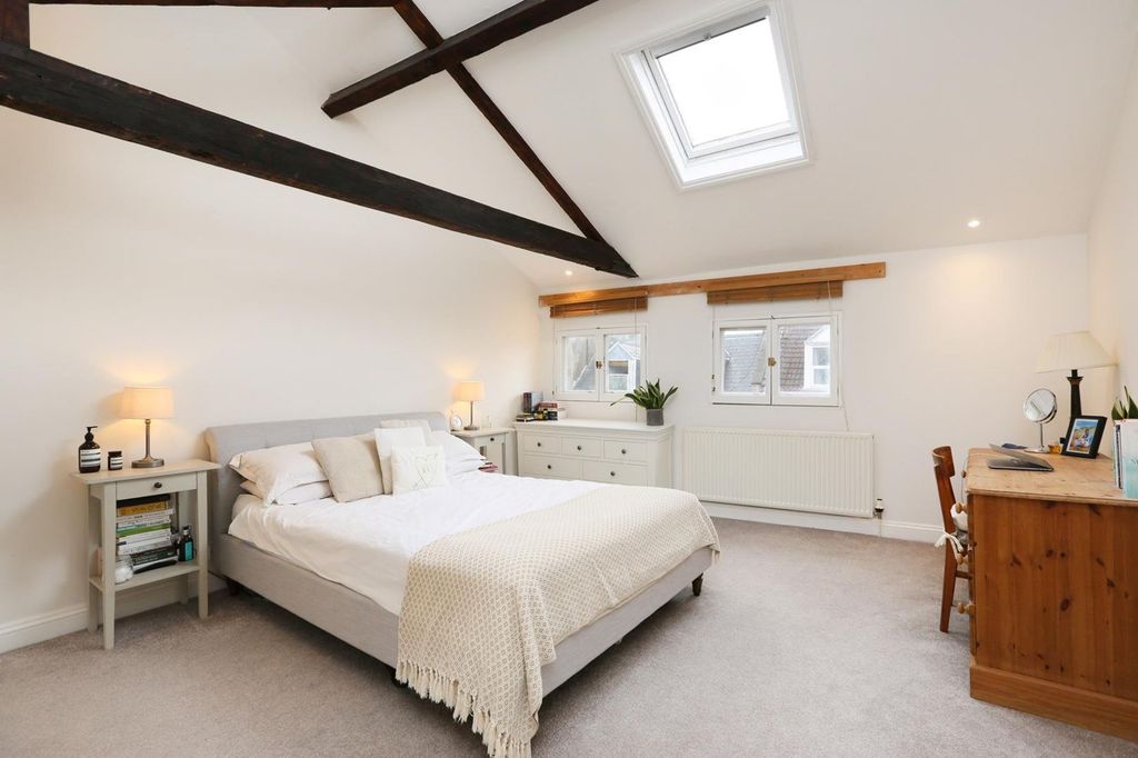 Flat 8, Greville House, 14 Saville Place, Bristol. BS8, 2 bed flat for ...