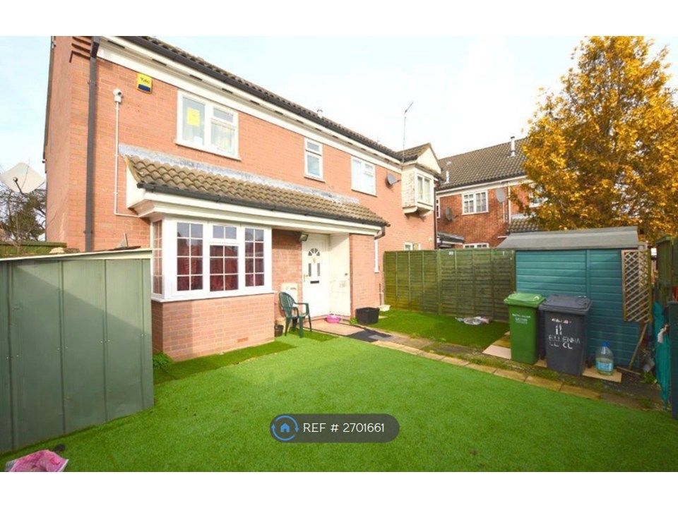 Ellenhall Close, Luton LU3, 2 bed end terrace house to rent, £1,250 pcm ...