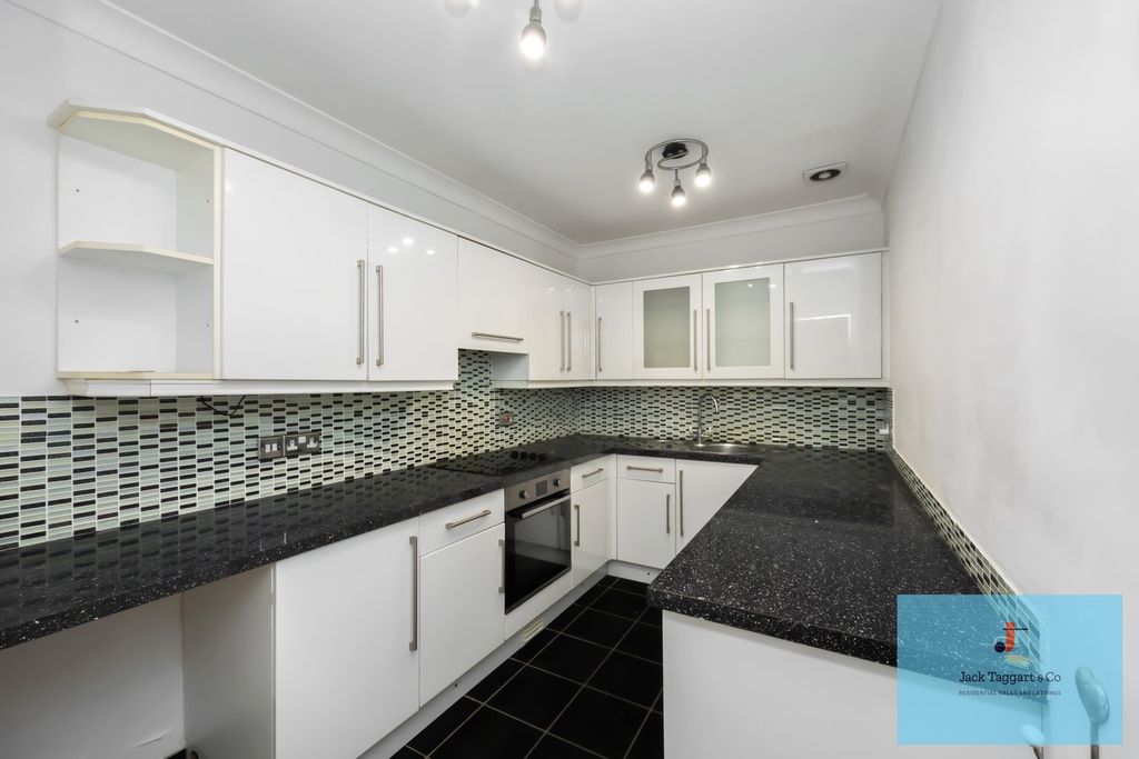 Adelaide Crescent, Hove BN3, 2 bed flat for sale, £375,000 | PrimeLocation