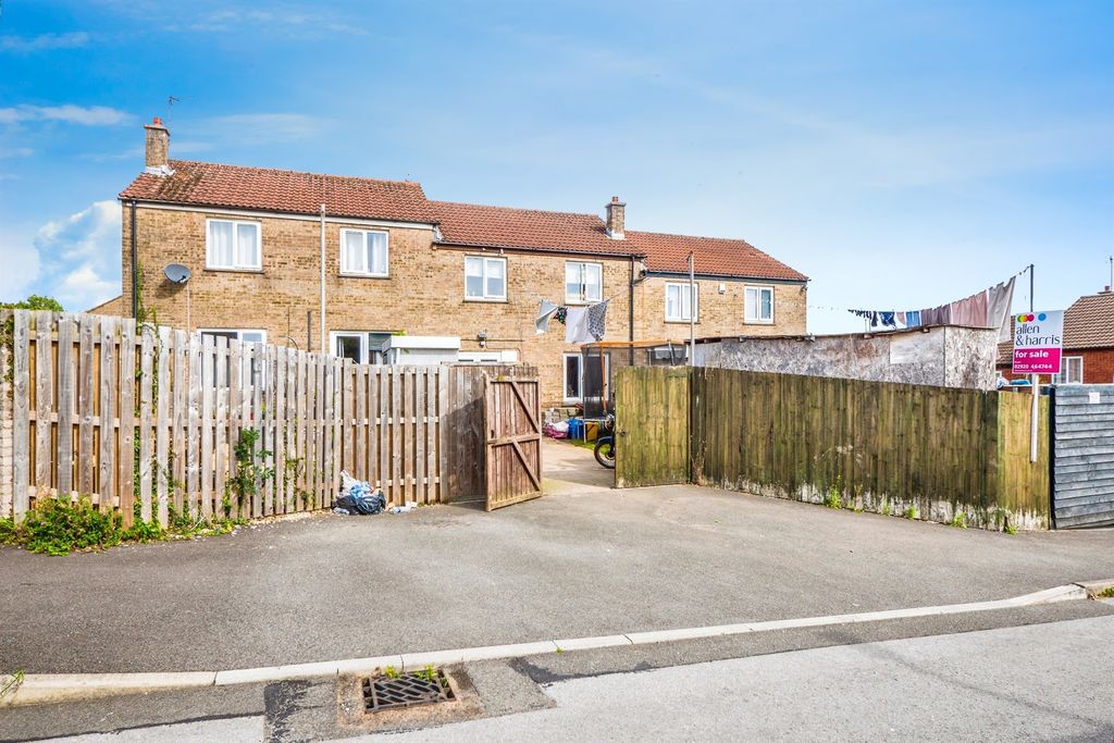 Ellesmere Court, St. Mellons, Cardiff CF3, 2 bed terraced house for ...