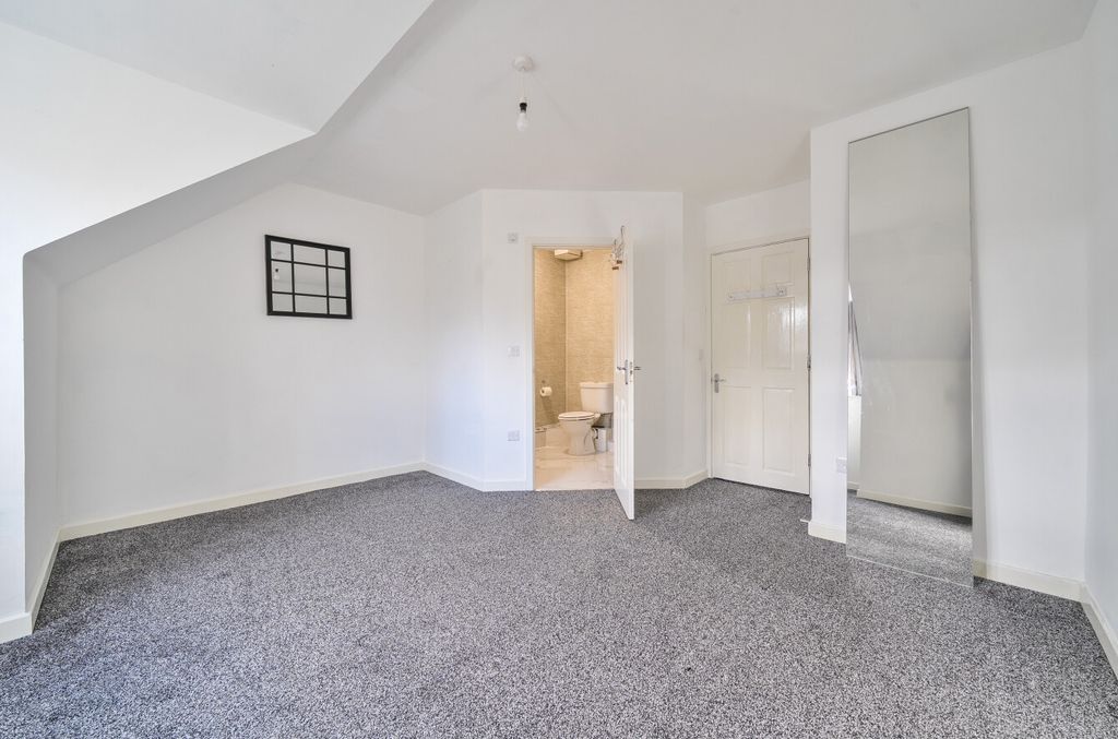 Park Mews, Park Gate, Southampton SO31, 2 bed flat for sale, £200,000 ...