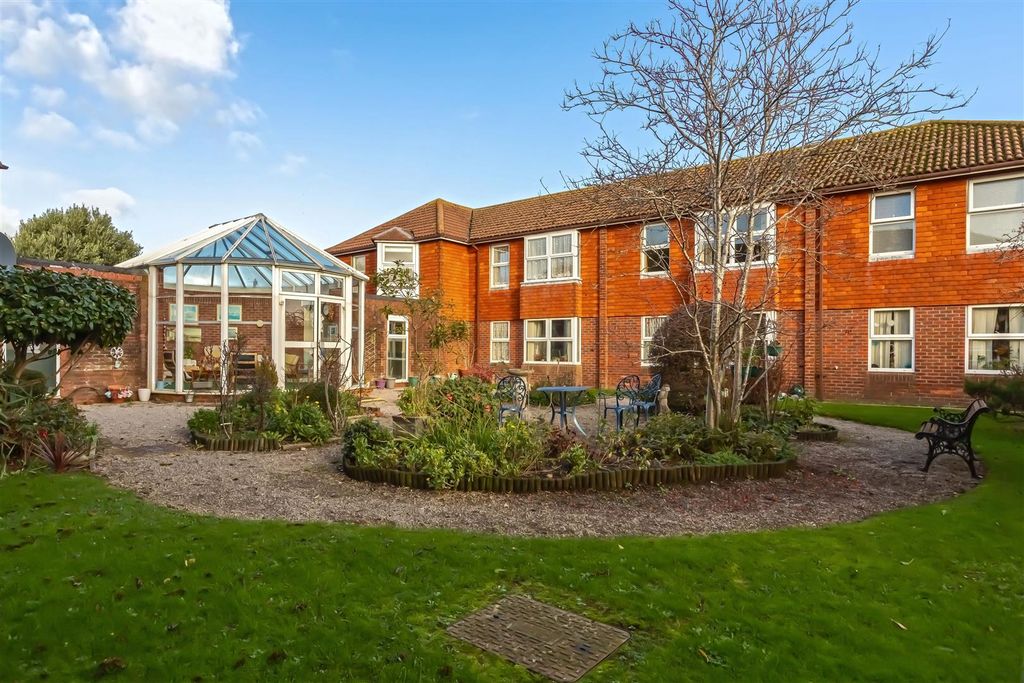 South Farm Road, Worthing BN14, 1 bed flat for sale, £80,000 ...