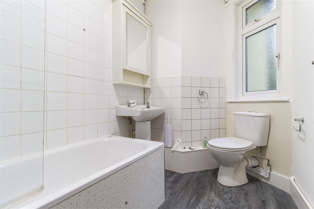 Stanmer Park Road, Brighton BN1, 2 bed flat for sale, £240,000 ...