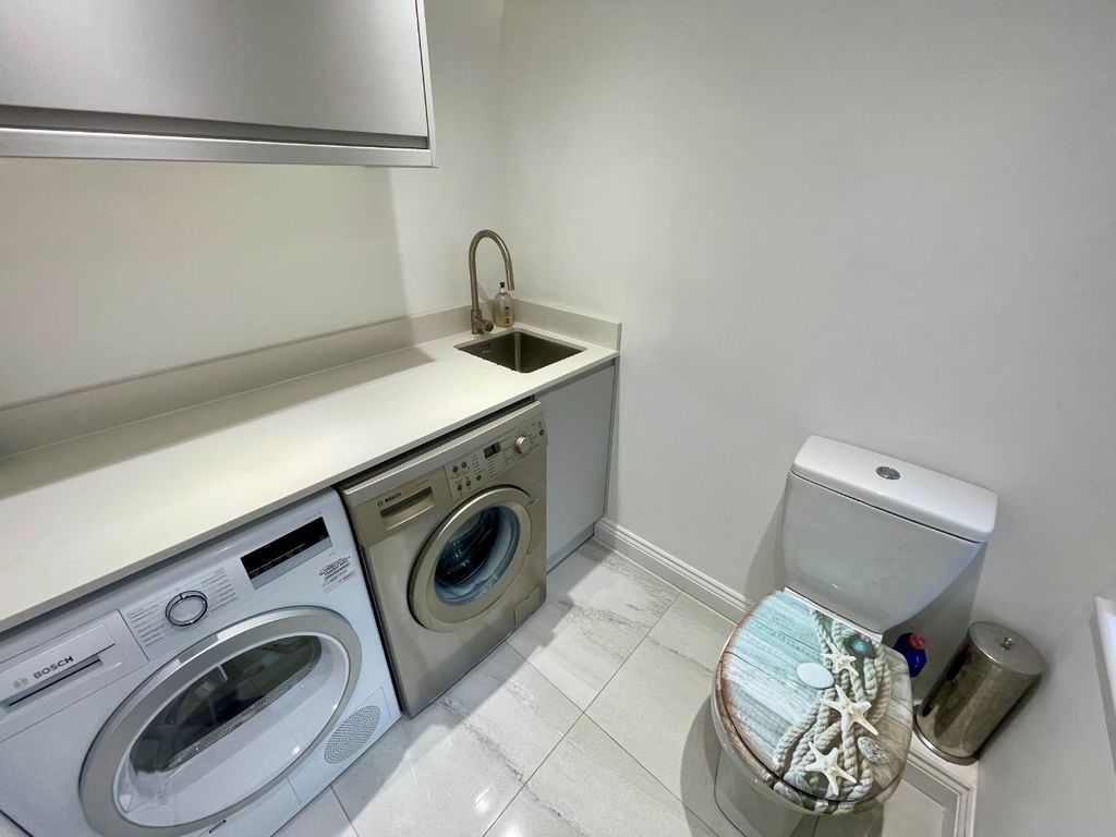 The Cottages, Great Bramingham Lane, Luton LU3, 4 bed end terrace house ...