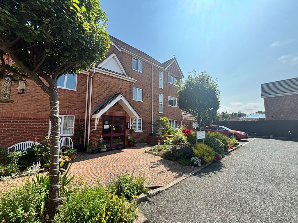 Dunlins Court, New Brighton CH45, 2 bed flat for sale, £144,950 ...