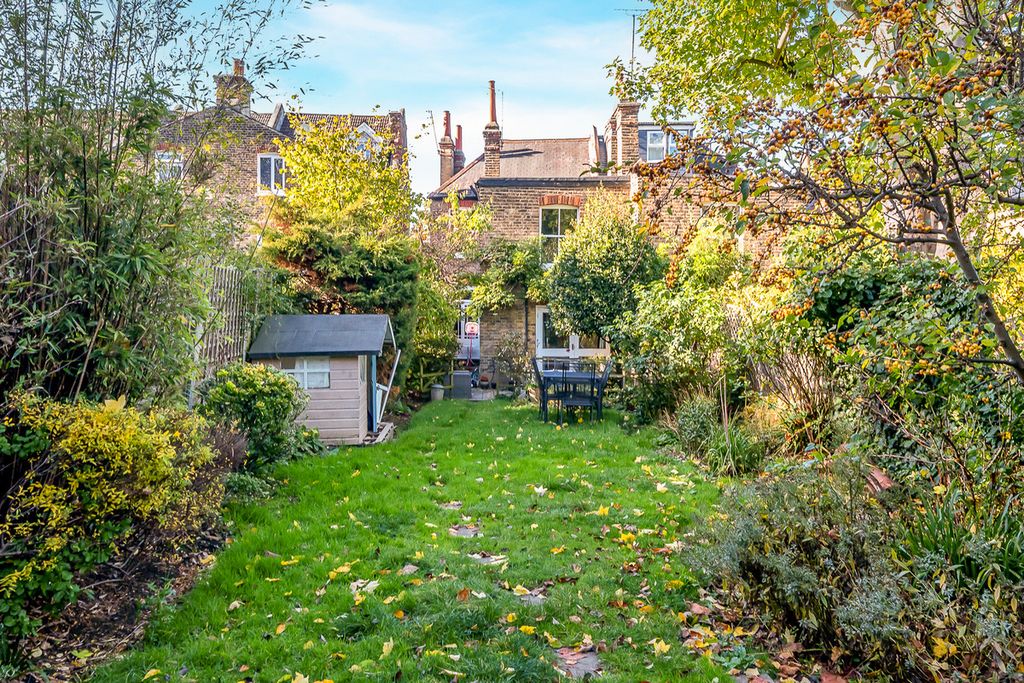 Colney Hatch Lane, London N10, 5 bed semi-detached house for sale, £ ...