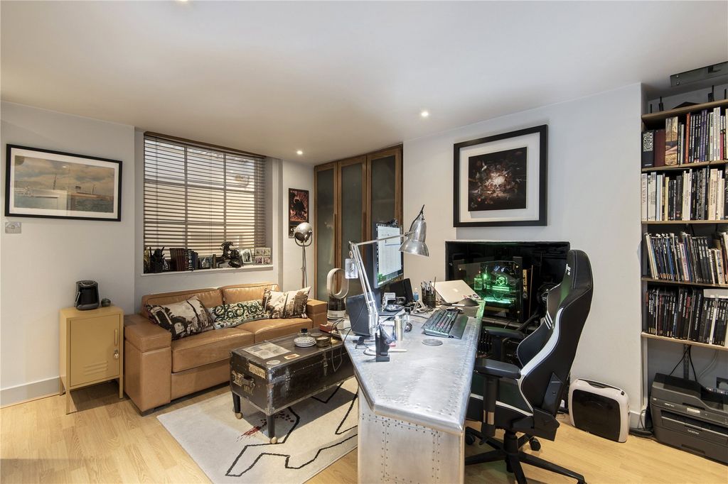 Sydney Mews, Chelsea SW3, 3 bed flat for sale, £2,350,000 | PrimeLocation