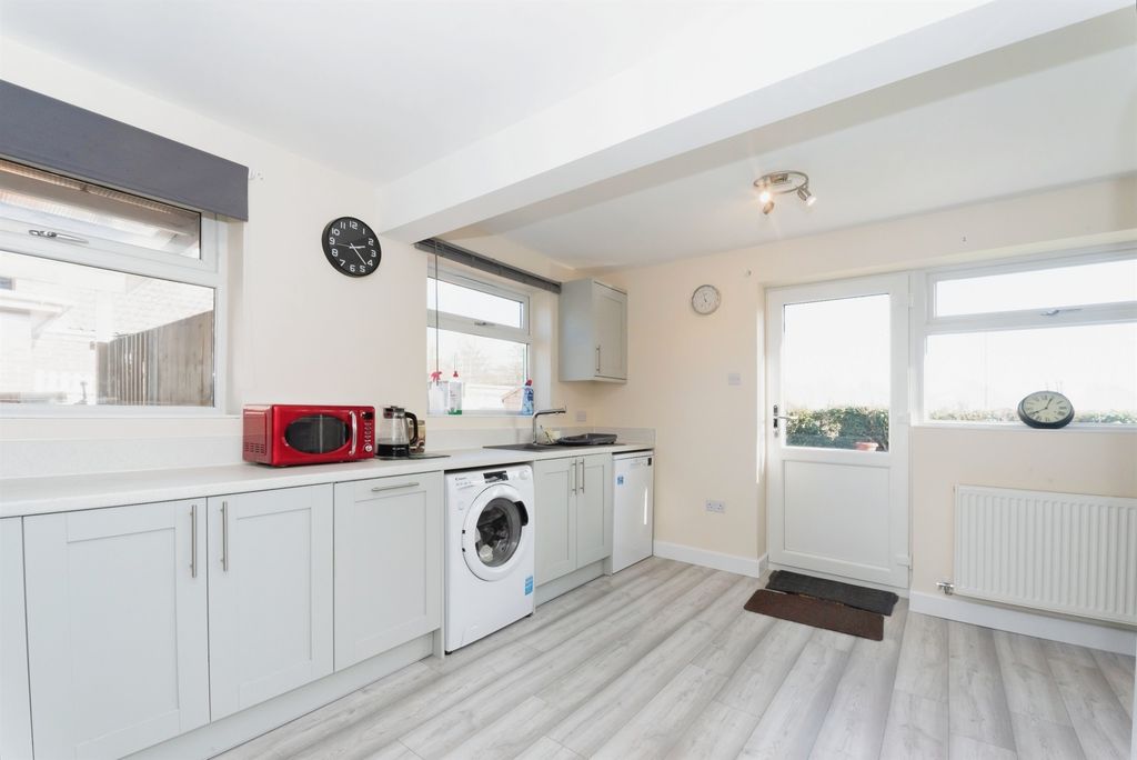 Derwent Drive, Swindon SN2, 3 bed semi-detached bungalow for sale, £ ...