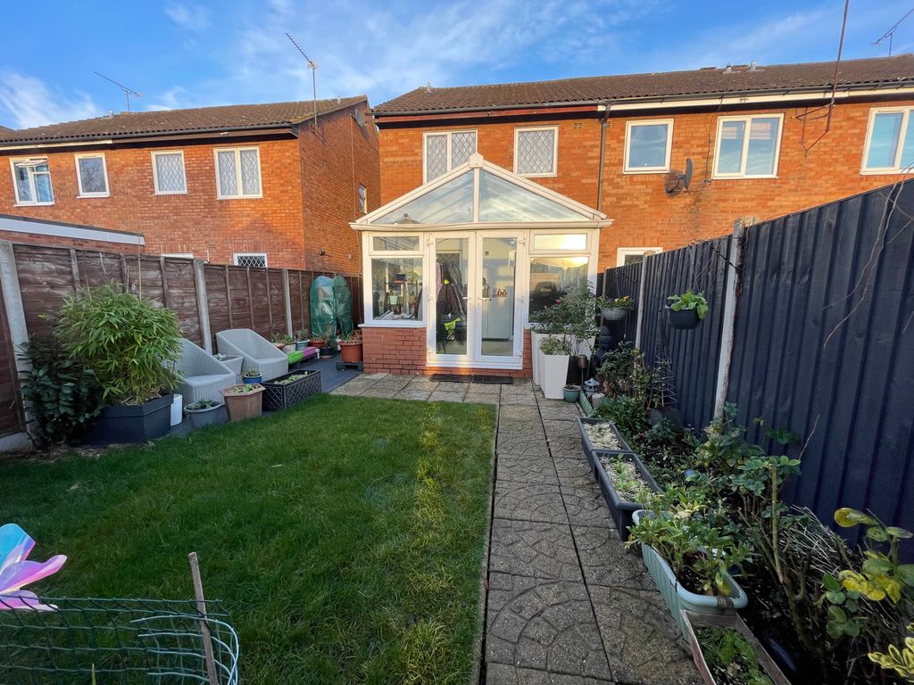 Chalgrove Field, Freshbrook, Swindon SN5, 3 bed end terrace house for ...