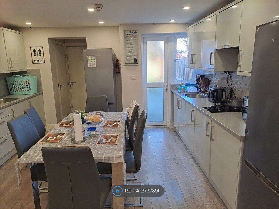 Kitchener Road, Ipswich IP1, 6 bed terraced house to rent, £3,000 pcm ...