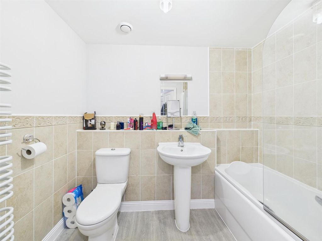 Warren Lane, Witham St. Hughs LN6, 2 bed flat for sale, £119,950 ...